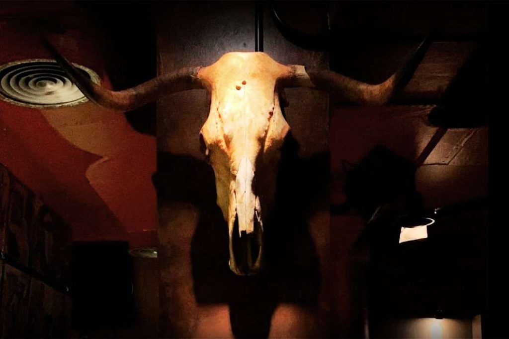 Hot Bar - Bares, Cruising Bar - goMadridPride